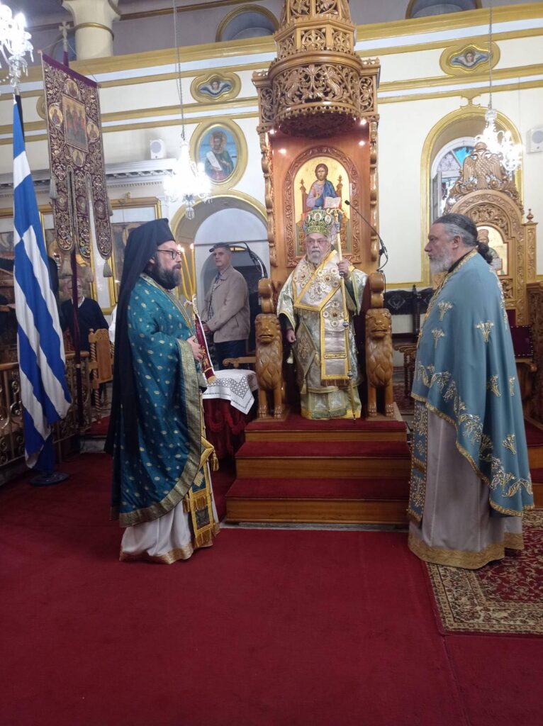 Αρχιερατική Θεία Λειτουργία την Κυριακή της Σταυροπροσκυνήσεως στην ...